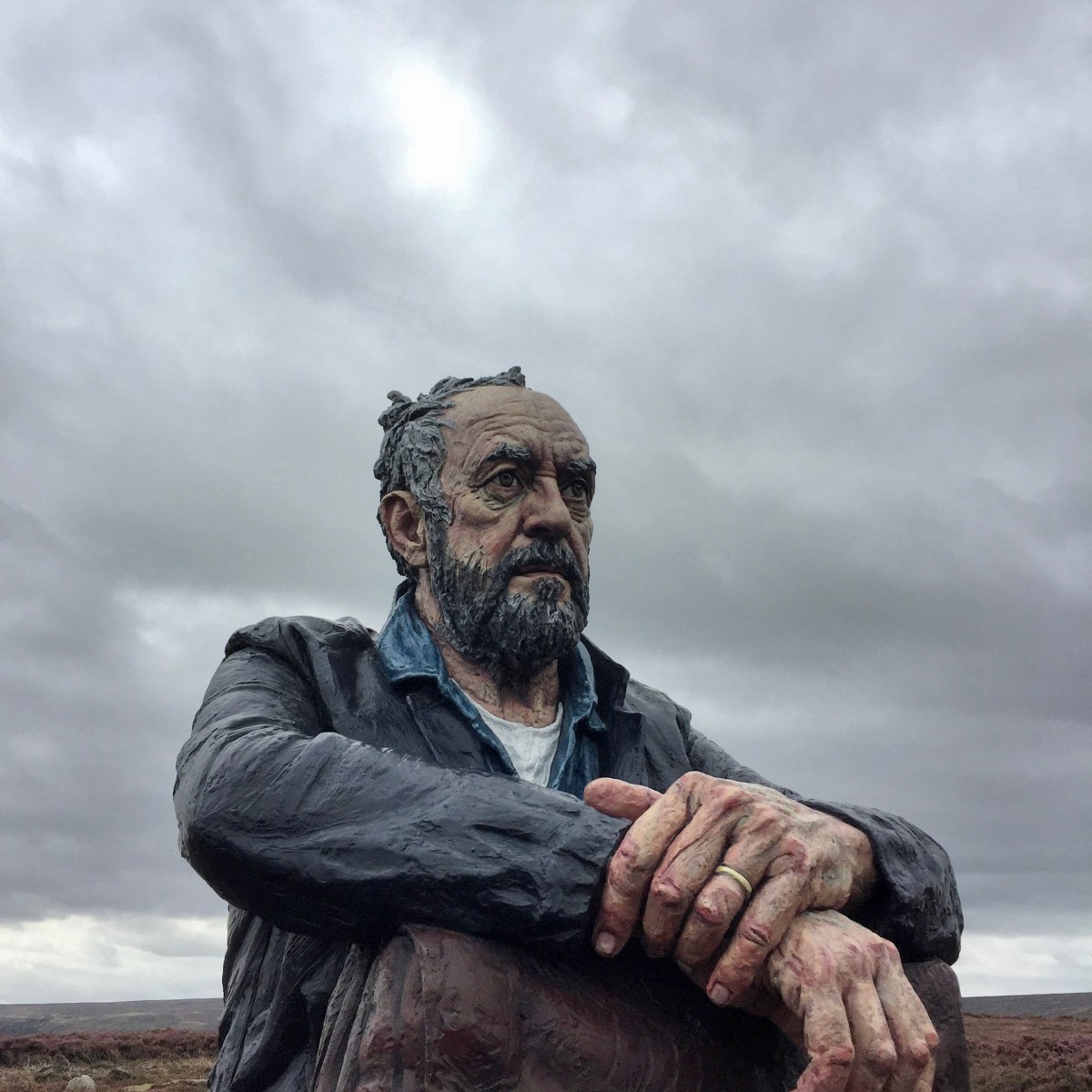 Seated Figure (Castleton Rigg, Sean Henry, 2017) – North East Statues