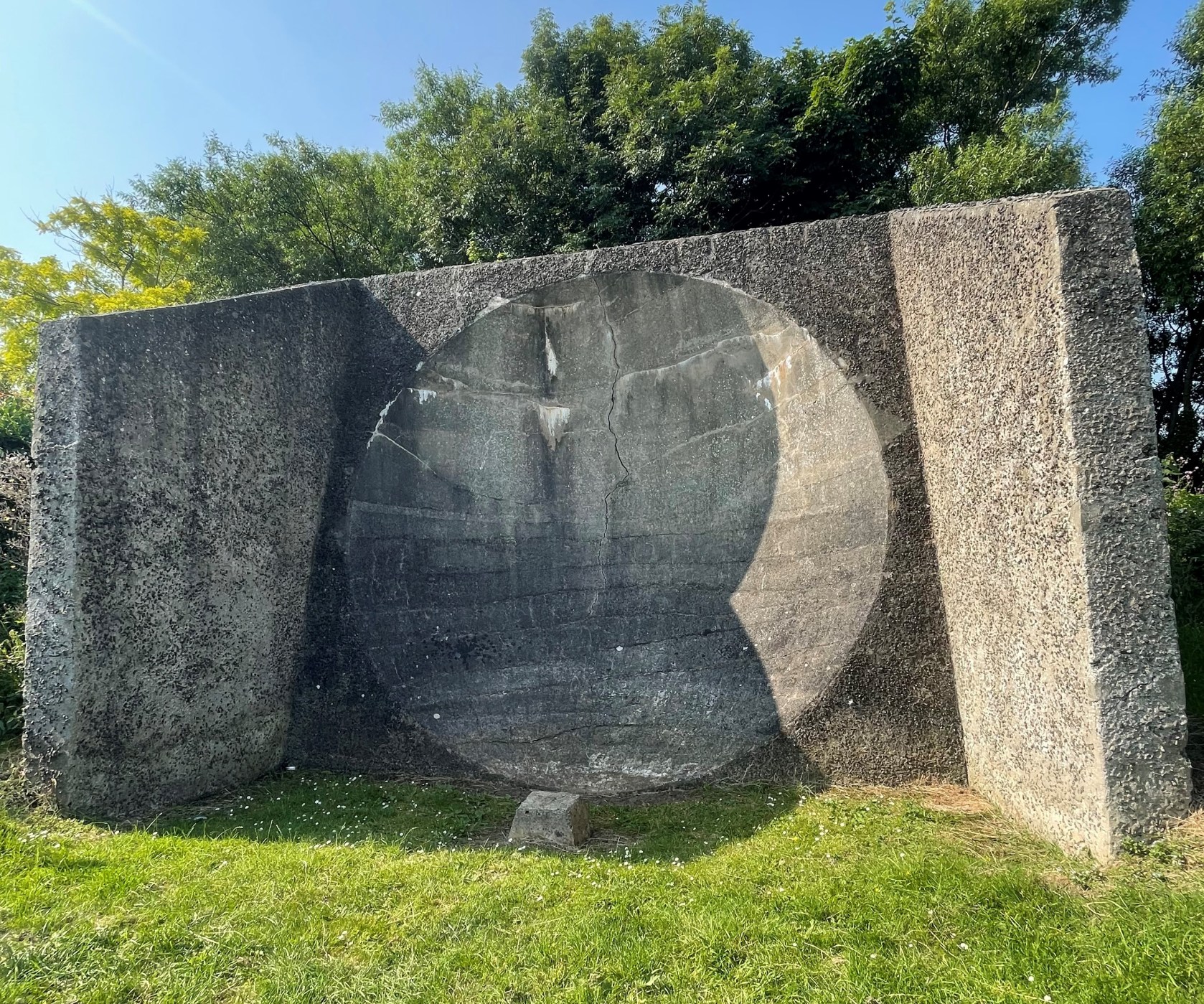 Sound Mirror (Redcar, Royal Engineers, 1916) – North East Statues